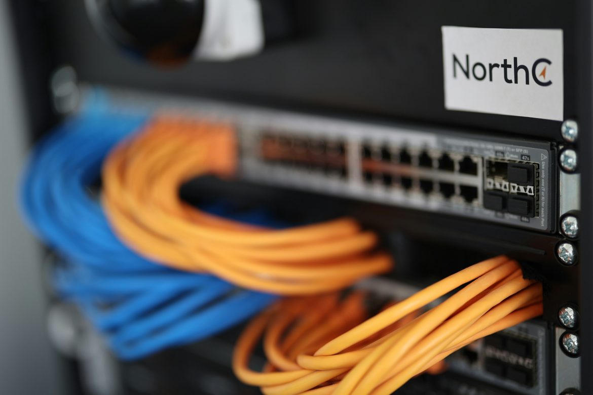 Load Balancer vs Reverse Proxy vs API Gateway - Techsive Load Balancer vs Reverse Proxy vs API Gateway - Techsive