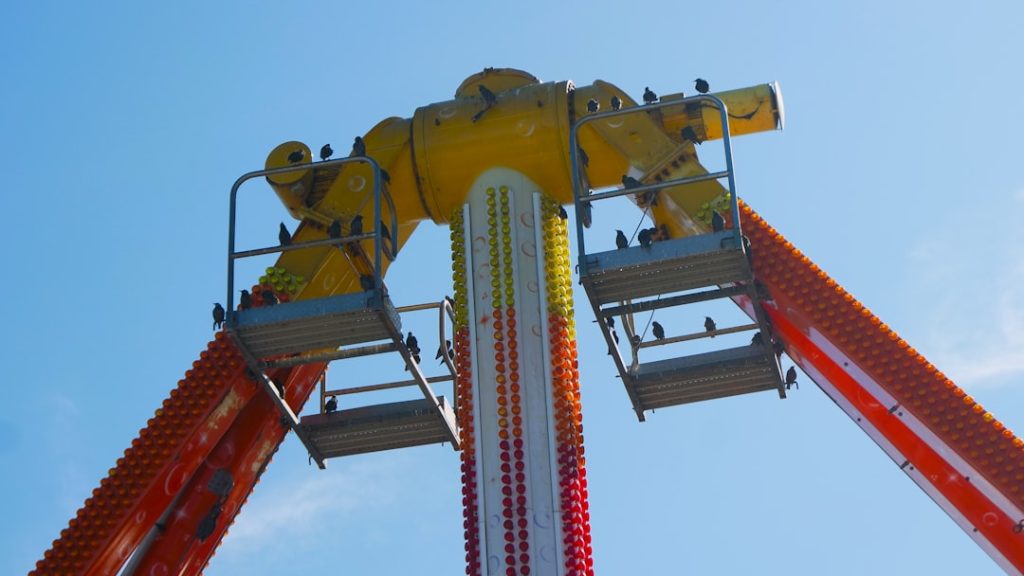 How do they build a roller coaster? - Techsive